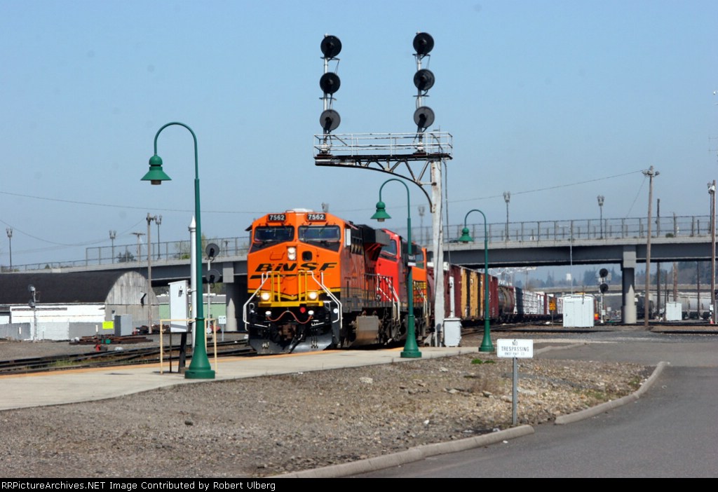 BNSF 7562
